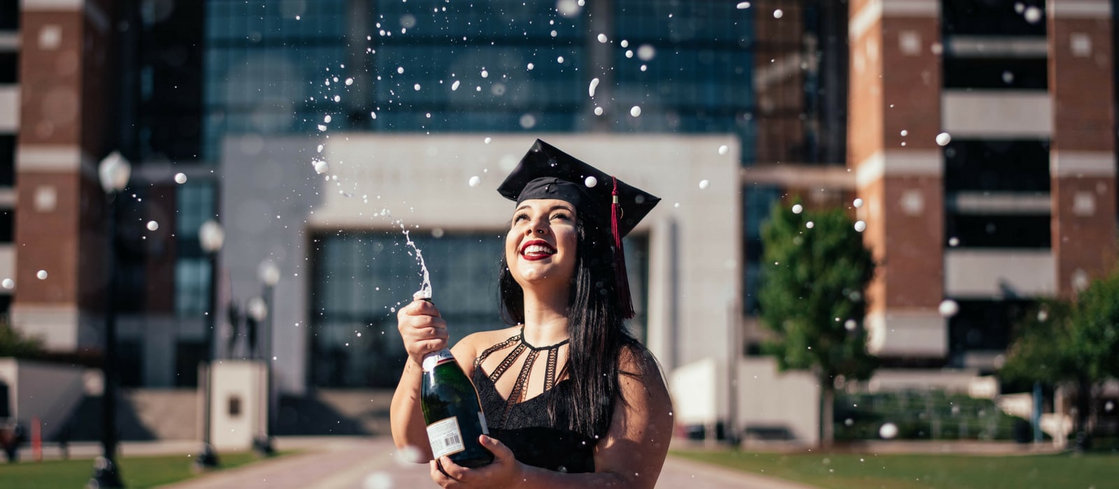 How To Plan The Perfect Graduation Party - Unique Gifter