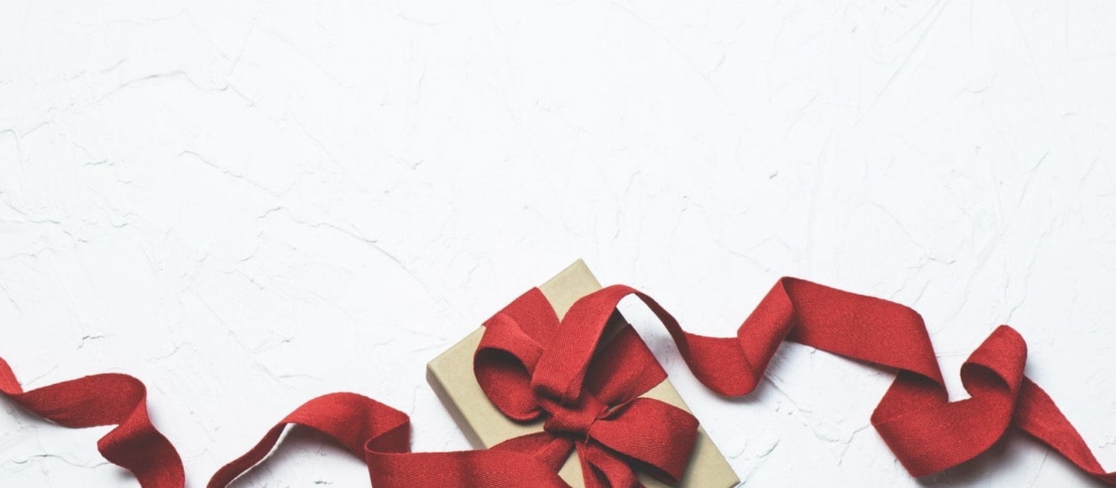 20 First Look Gifts for Her - Unique Gifter