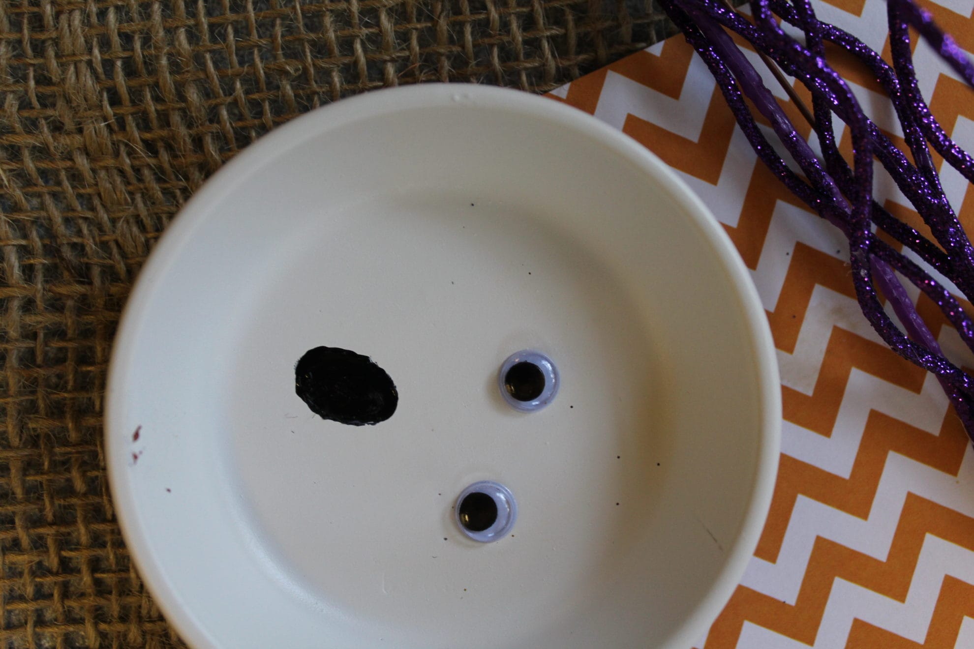 Easy & Adorable DIY Ghost Plate | Unique Gifter
