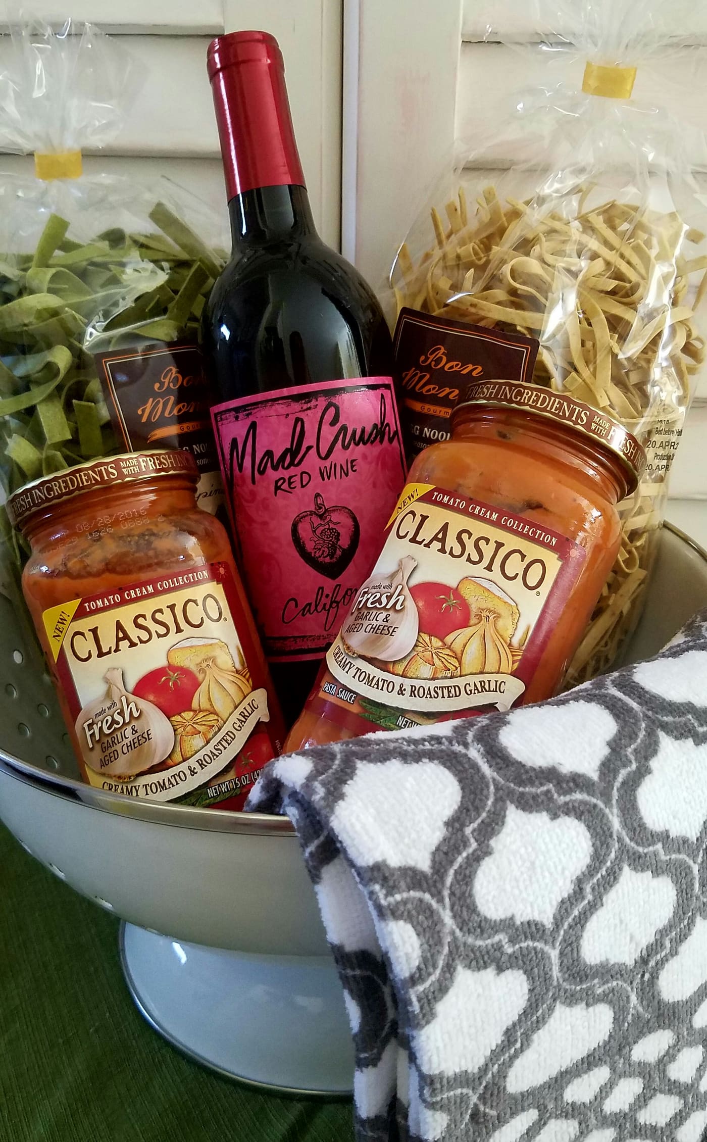 DIY Gift Baskets Anyone Would Love to Receive | Unique Gifter