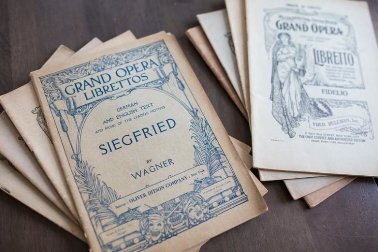 Best Gifts for Opera Lovers | Unique Gifter