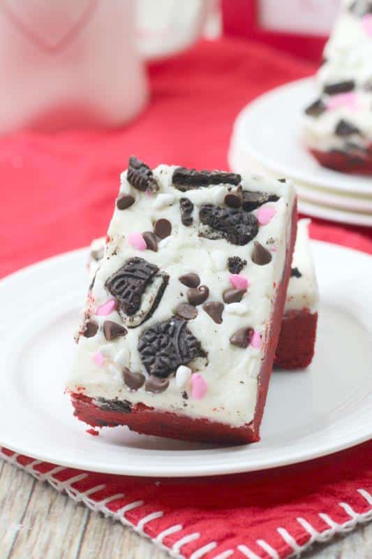 Red Velvet Oreo Valentines Day Cookie Bars - Unique Gifter
